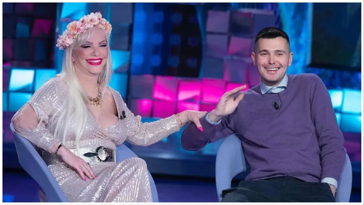 La Cicciolina denunció a su propio su hijo por amenazarla con una pistola Taser