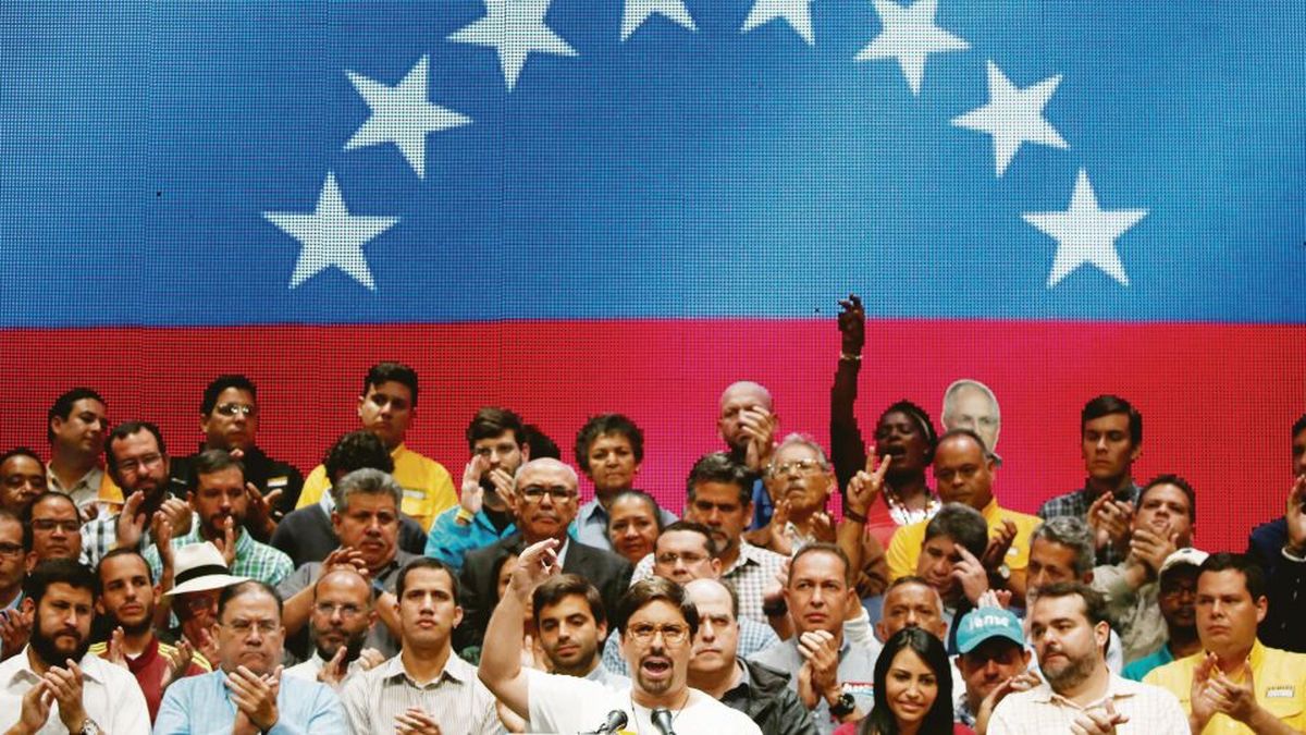 Animada, la oposición a Maduro apuesta ahora a paralizar Venezuela