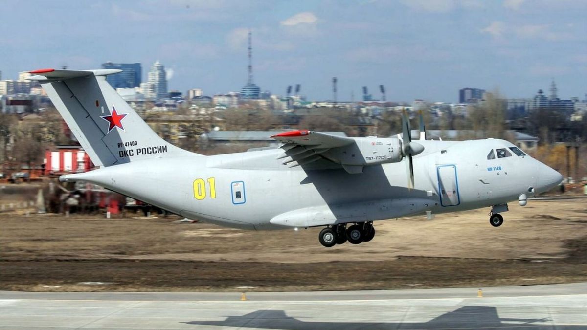 Un avión militar ruso se estrelló en Moscú con tres tripulantes a bordo