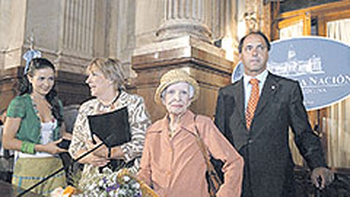Homenaje a Lydia Lamaison