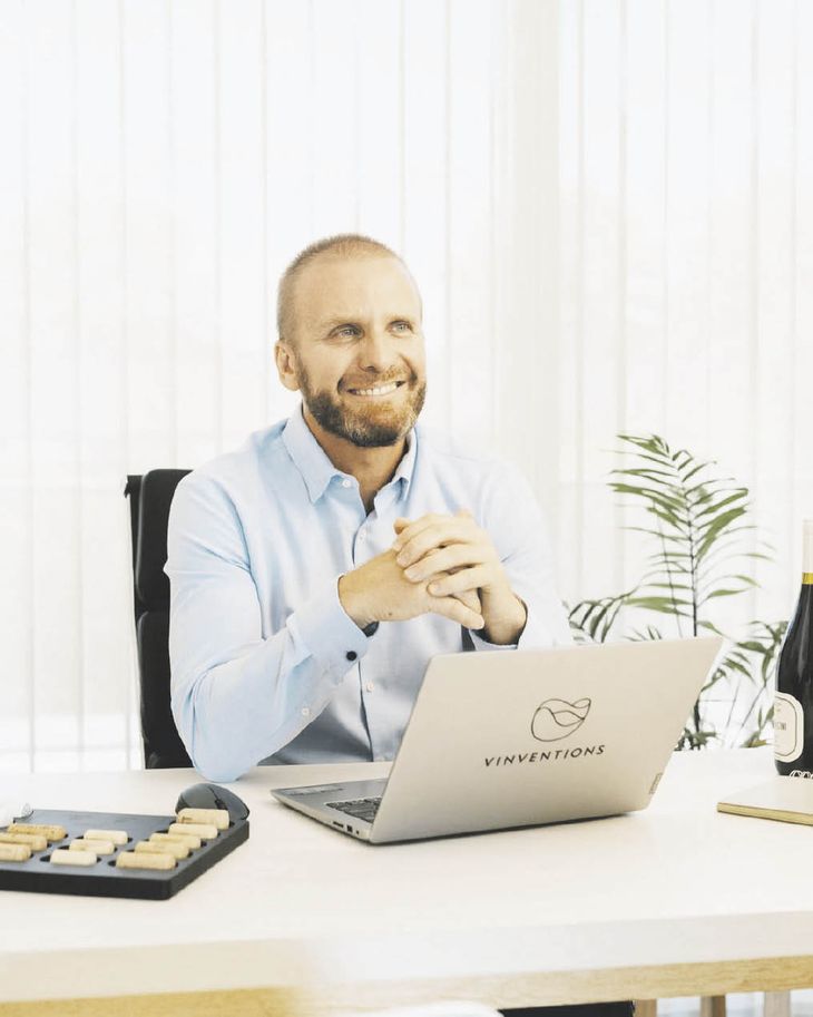 Duplican fabricación de corchos sintéticos para exportar a Sudamérica