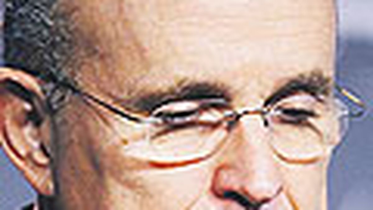 Rudy Giuliani y Edwards bajan sus candidaturas