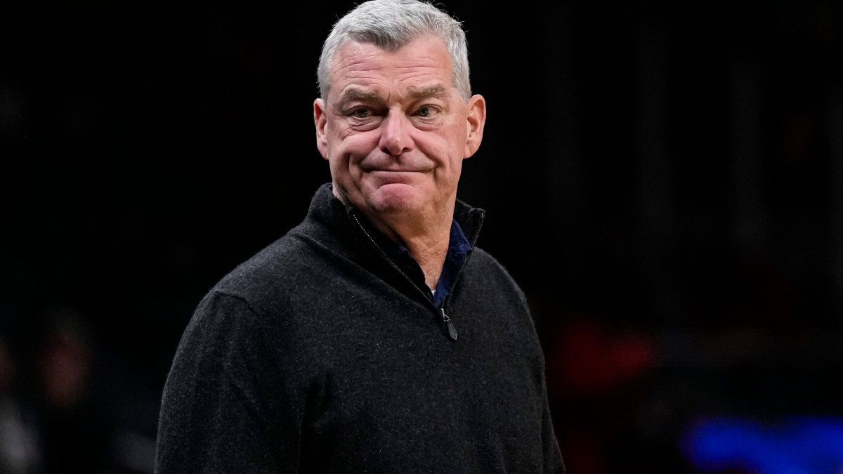 Su pasión número uno es la NBA, pero con su fortuna decide ayudar a los ...