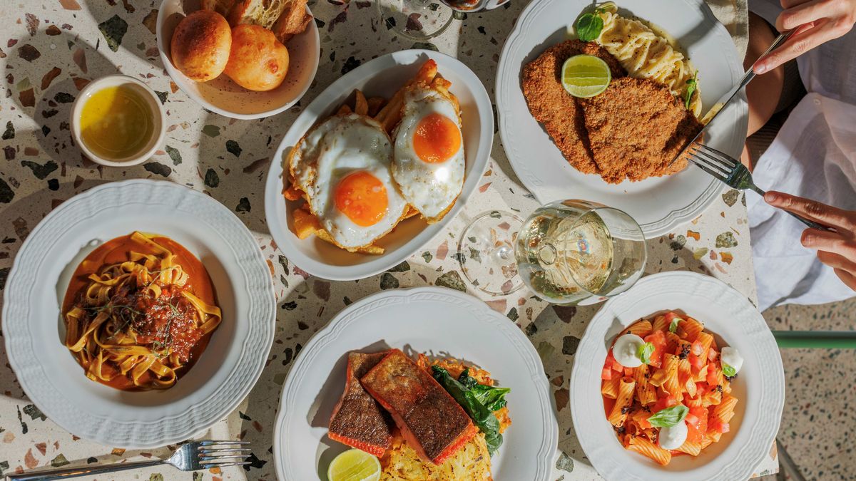 Menús de mediodía y noche a precio fijo