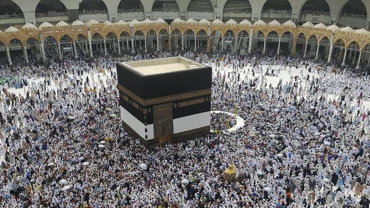 Casi dos millones de musulmanes peregrinan hacia a La Meca