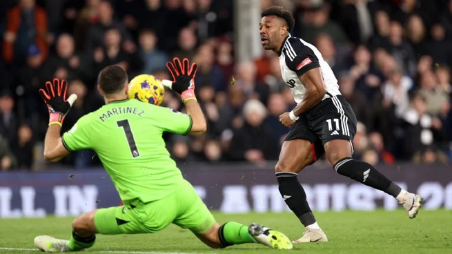 El importante gol de Beltrán y las atajadas de Dibu Martínez en la Conference League