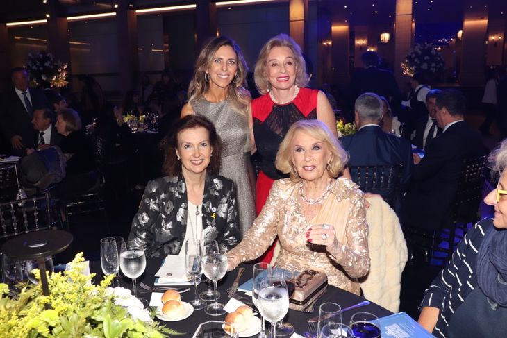 Charlas de quincho: Caputo vs Sturzenegger, pelea central en el ring de ...