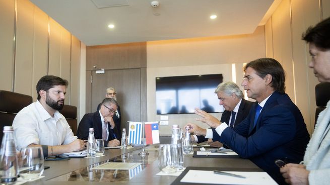 El presidente Luis Lacalle Pou se reunió con su par chileno, Gabriel ...