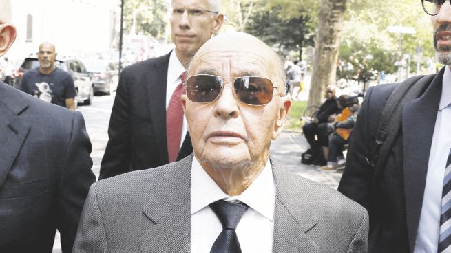 Se entregó a la Justicia de EE.UU. el multimillonario Joseph Lewis