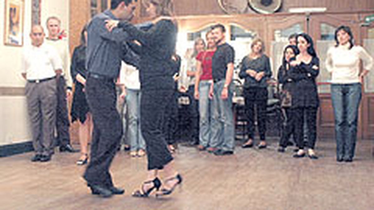 El tango, una industria multimillonaria con pies de barro: es sólo para ...