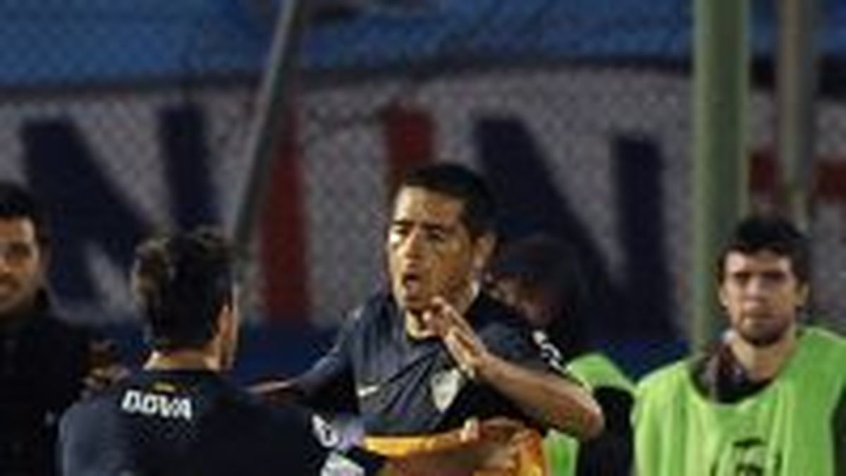 Riquelme volvió a hacer historia en otra noche de Copa