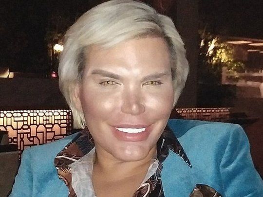 Cambio: el Ken humano se muestra como Barbie