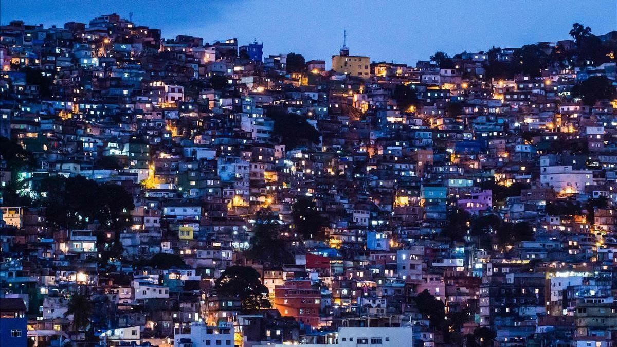 Diez grandes favelas de Brasil lanzarán un banco para microcréditos