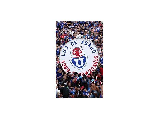 Prohíben el uso de bombos en los estadios chilenos