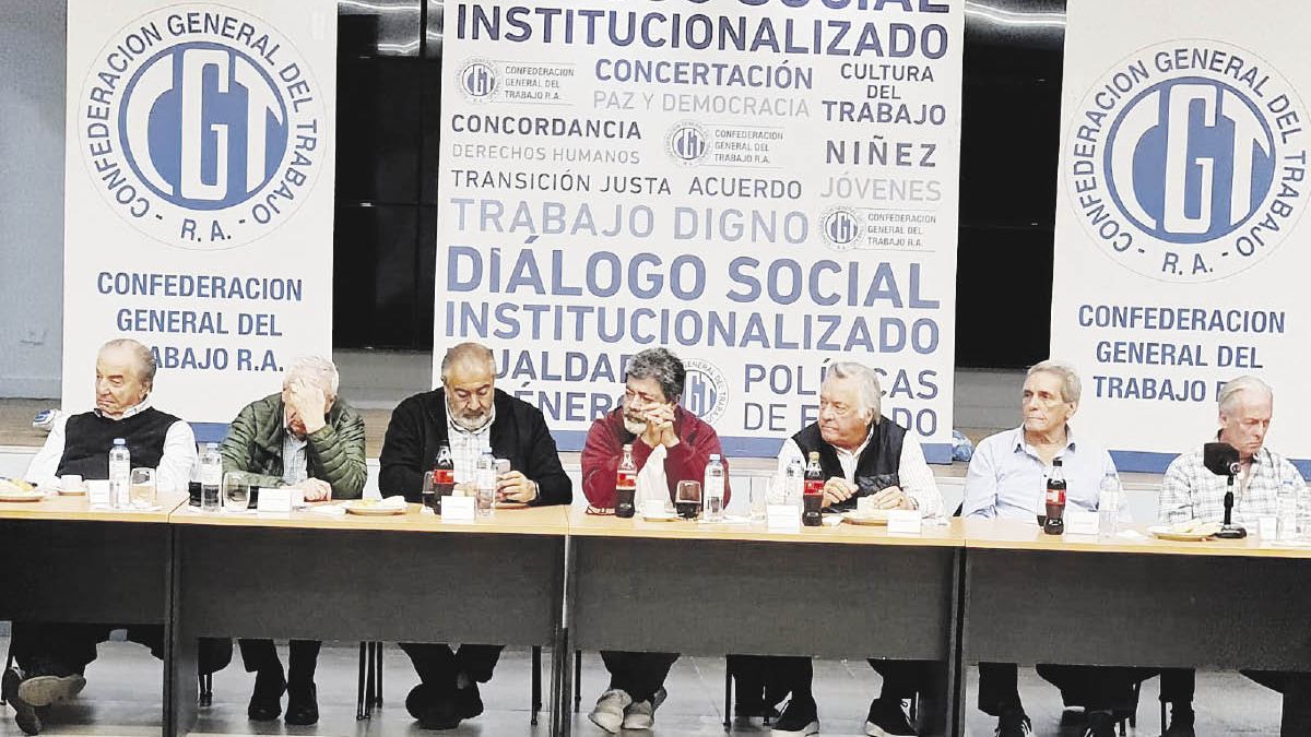 La CGT toma distancia del Gobierno y va por su cuenta al 17-O y a un ...