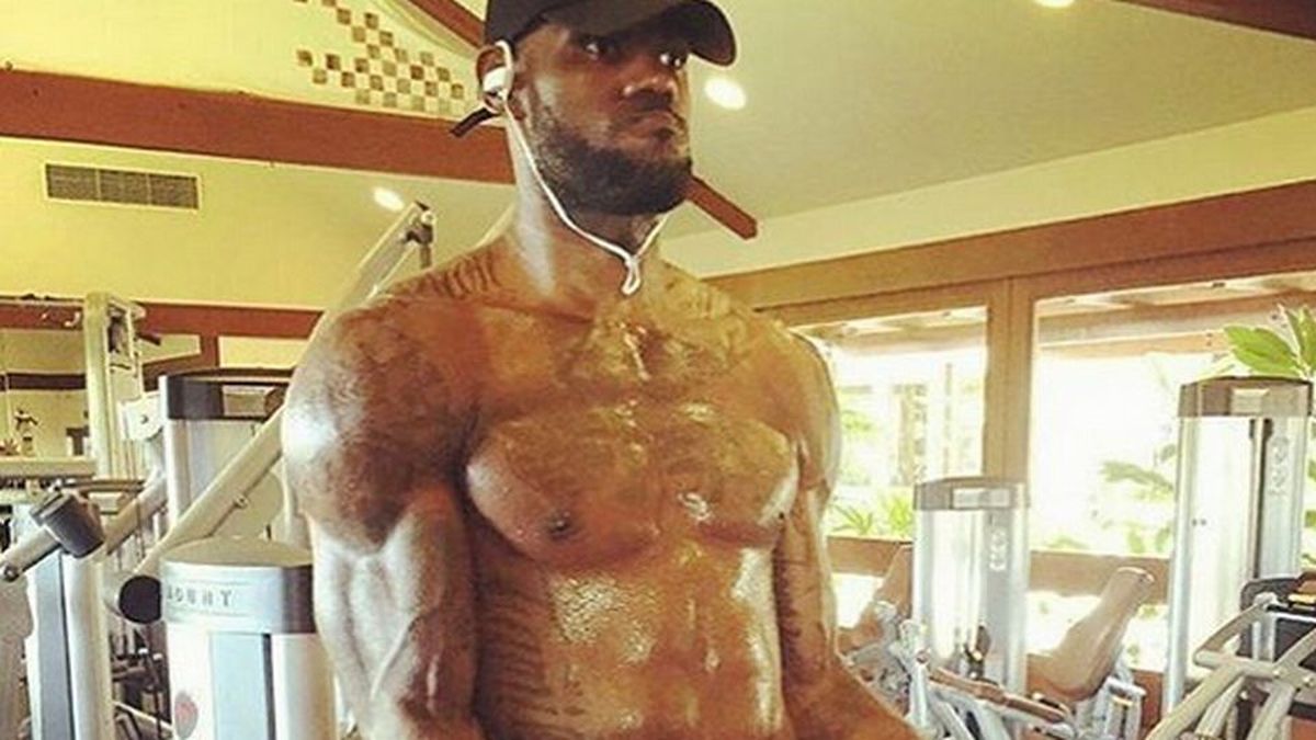 Los secretos de LeBron: practica pilates y no consume comida chatarra