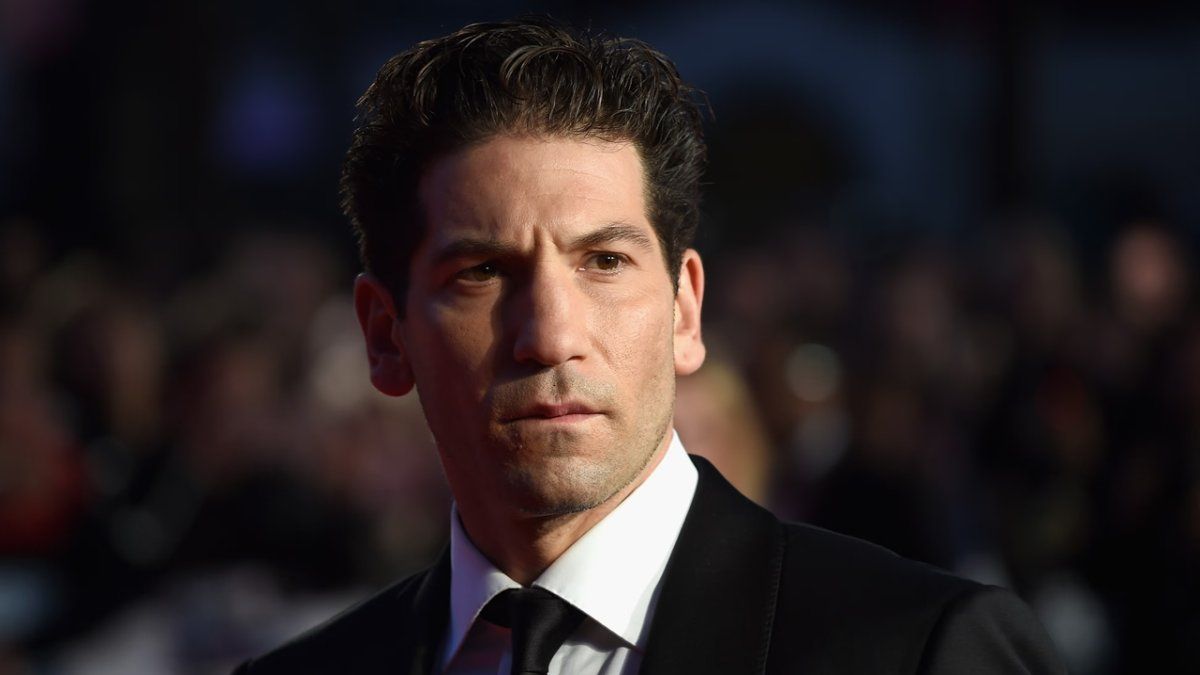 De cuánto es la fortuna de Jon Bernthal, el protagonista del éxito de Netflix Él y Ella