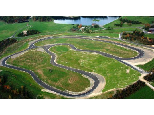 El sueño del pibe: excéntrico multimillonario construyó una pista de F1 ...