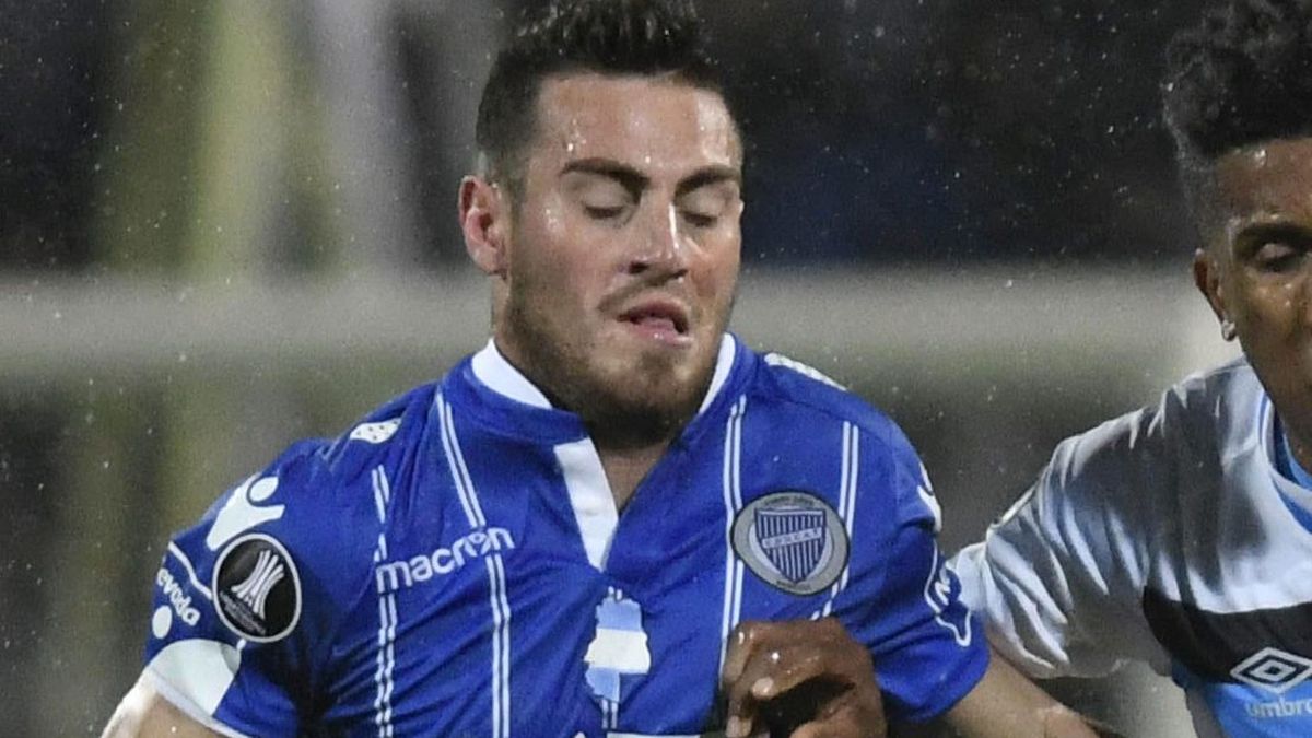 Boca y River buscan a Ángel González, volante de Godoy Cruz