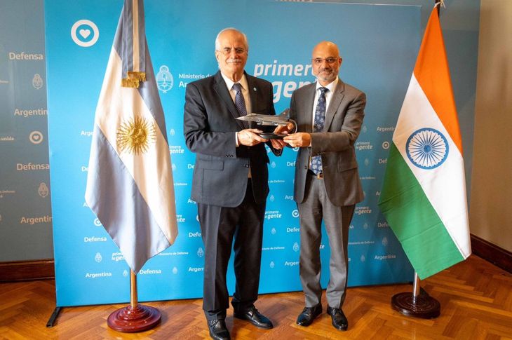 Jorge Taiana se reunió con directivos de la empresa aeronáutica india HAL