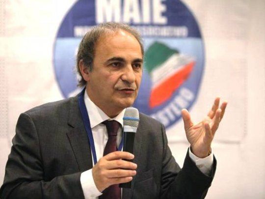 Quién es el senador nacido en Argentina que puede destrabar la crisis ...