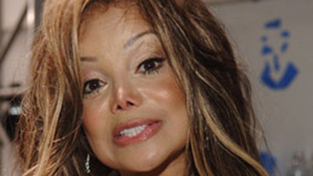 La Toya Jackson se comunica con el Rey del Pop