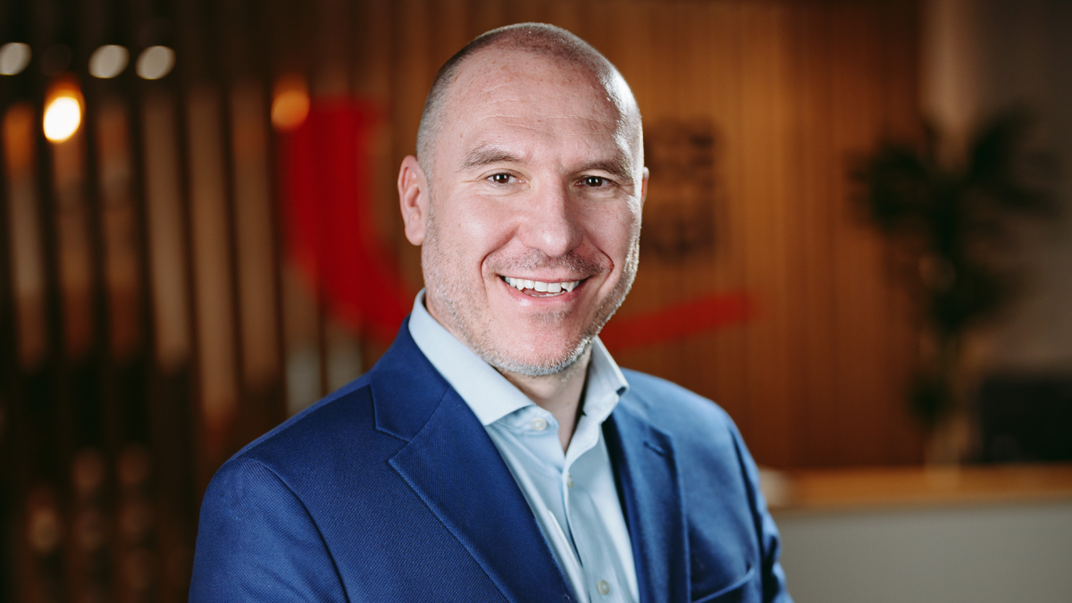 Quién es Graham King, el empresario que gana miles de millones por su ...