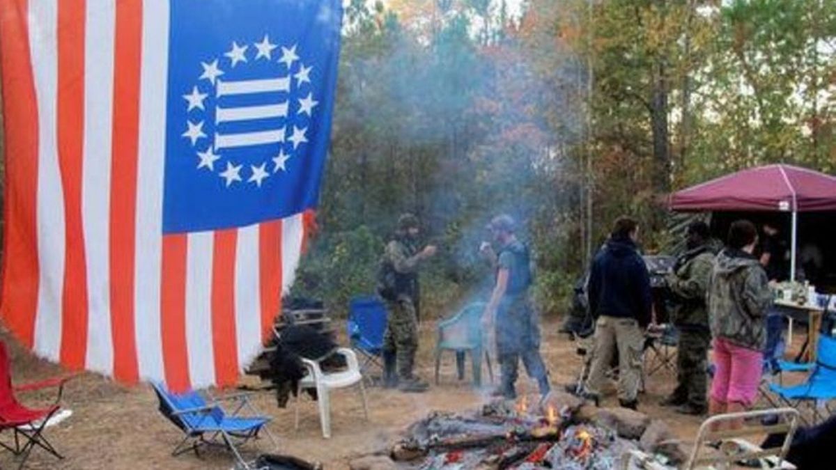 Milicias pro- Trump llaman a actuar en caso de una victoria de Hillary