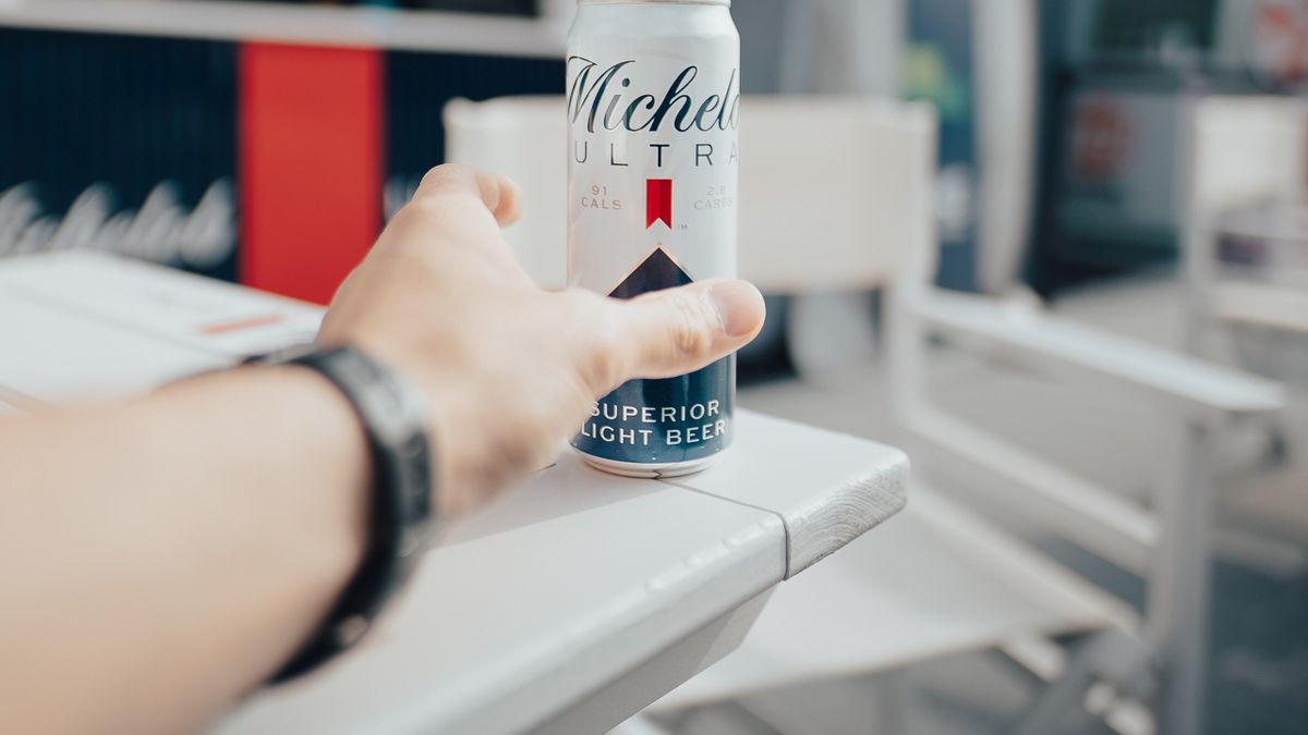 Llegó Michelob ULTRA, la primera cerveza baja en calorías del país