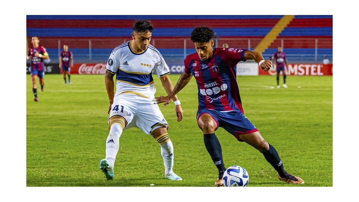 Boca se sobrepuso a una noche en la que le pasó de todo