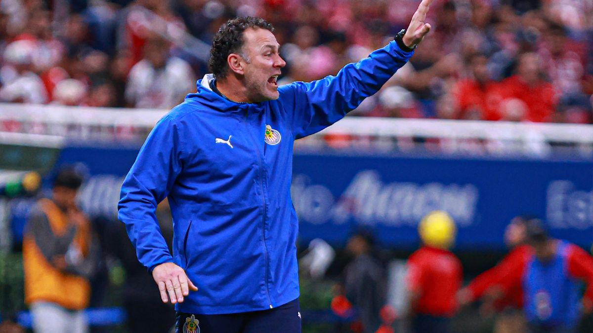 Chivas negocia millonaria renovación de contrato con Gabriel Milito