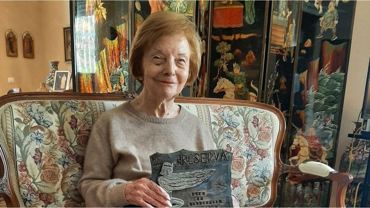 Después de años, reapareció Isabel Perón para recibir una distinción en ...