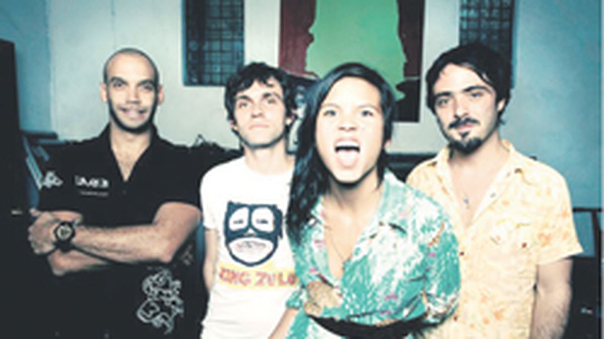 Li Saumet: “Bomba Estéreo no es sólo una banda de cumbia”