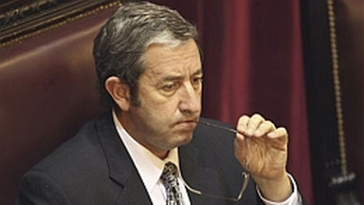 Cobos se metió en la crisis del Acuerdo Cívico y criticó a Carrió