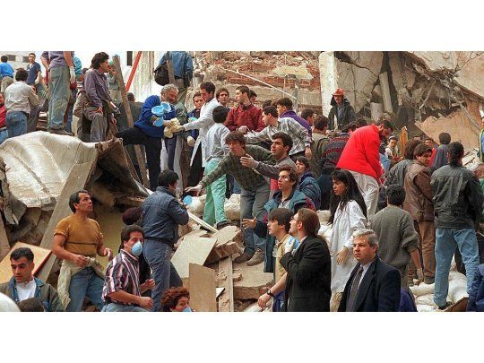 AMIA: hallan perfil genético que no corresponde a las víctimas del atentado