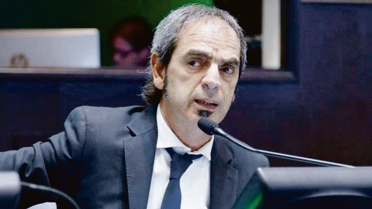 Bloque aliado busca suba en impuestos a hipermercados