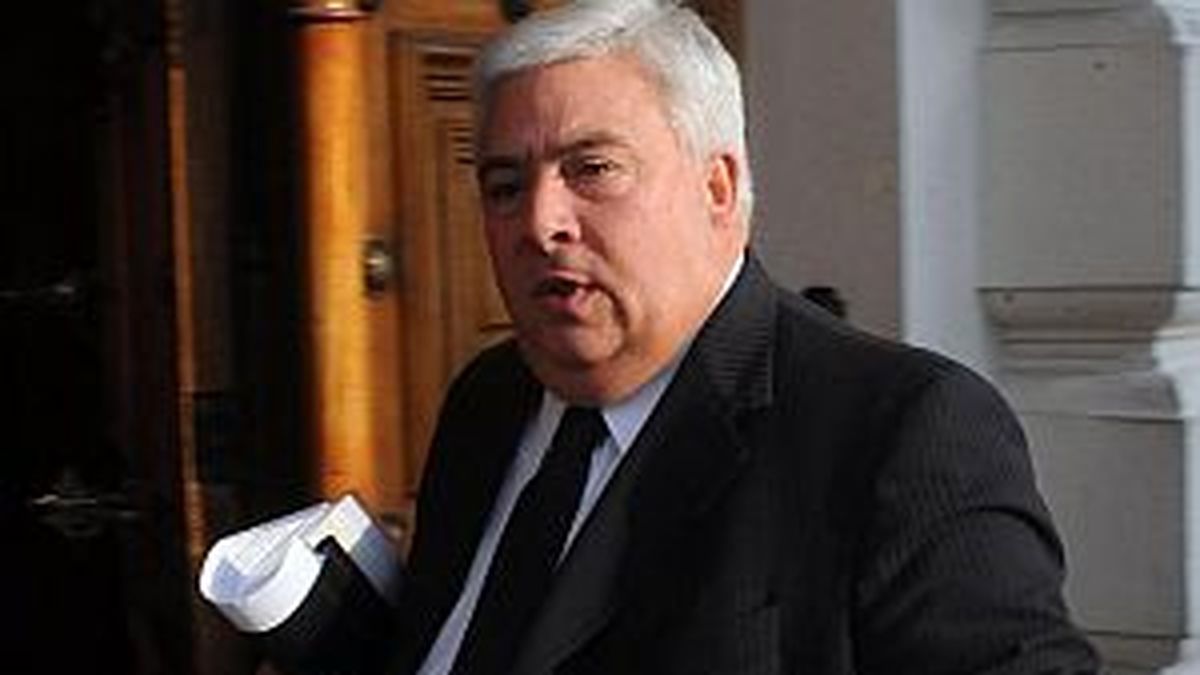 Matzkin: Cerca de 200 hinchas sin entrada arremetieron contra la Infantería