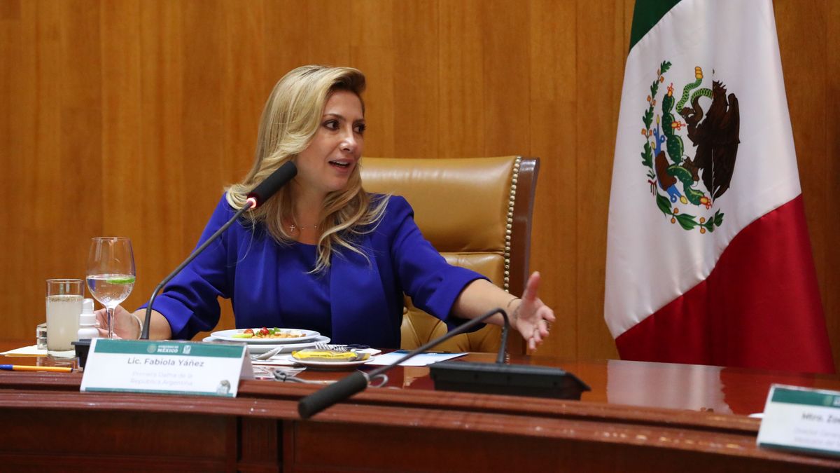 Fabiola Yañez con agenda social en México