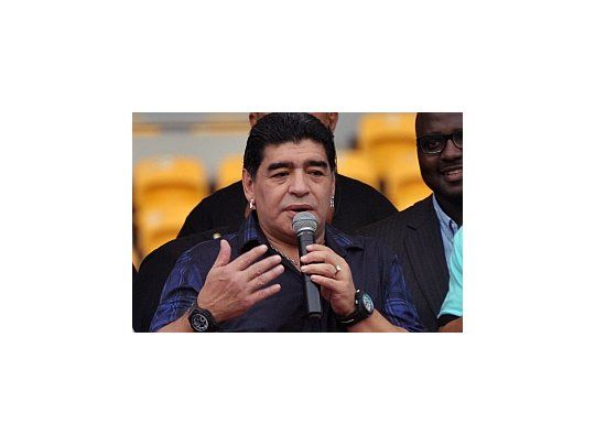 Maradona golpeó a un periodista que le guiñó un ojo a su mujer