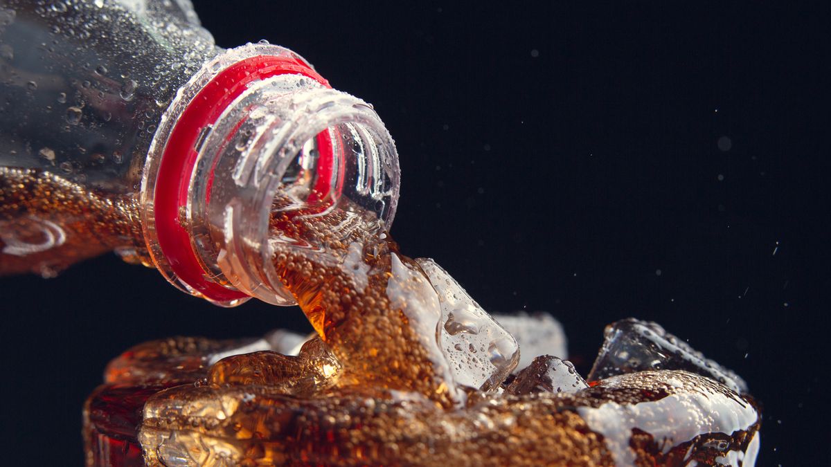 Alertan que el endulzante que se usa en las principales gaseosas sería cancerígeno