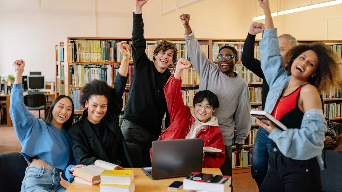 Cuánto DINERO cuesta estudiar en la Universidad de Harvard: cómo ...