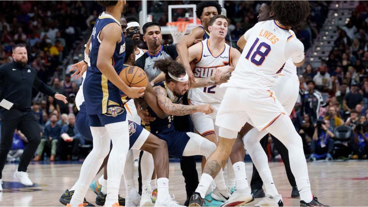Escándalo en la NBA: pelea, golpes y expulsiones en el duelo entre ...