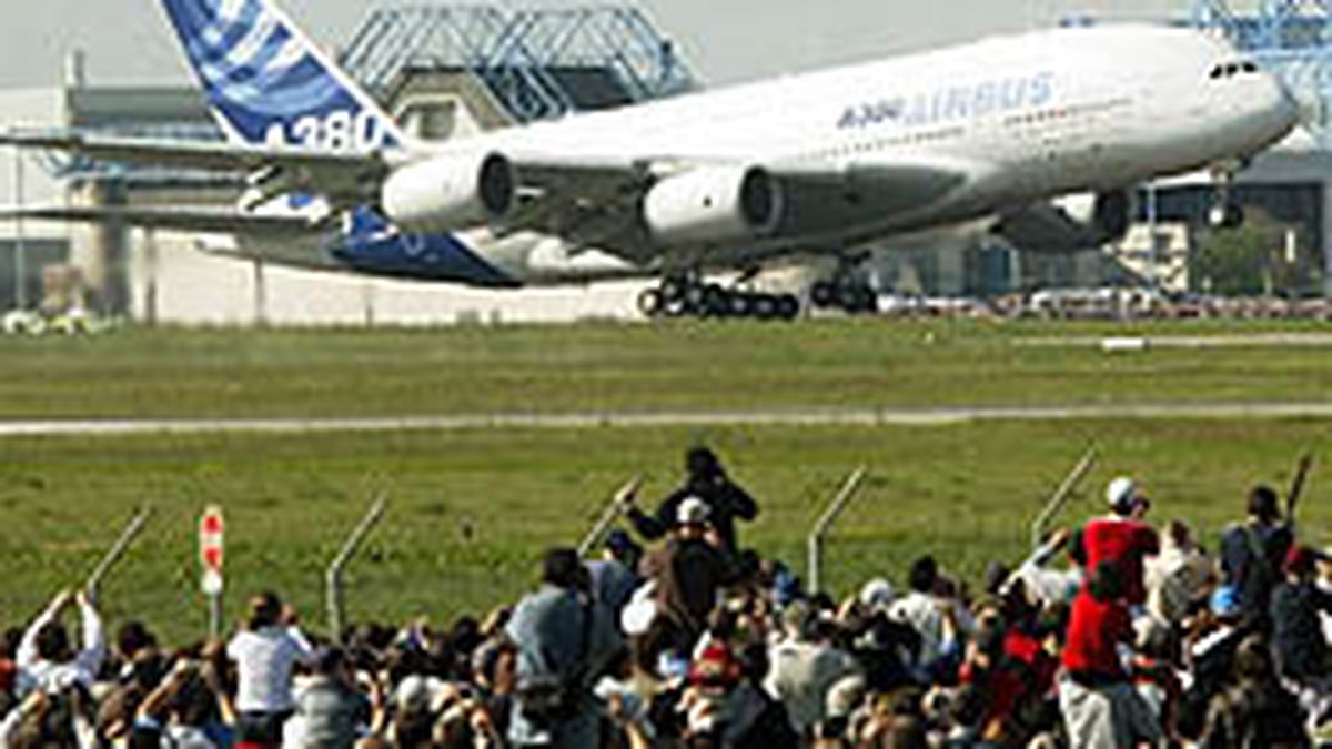 Primer vuelo del avión más grande del mundo