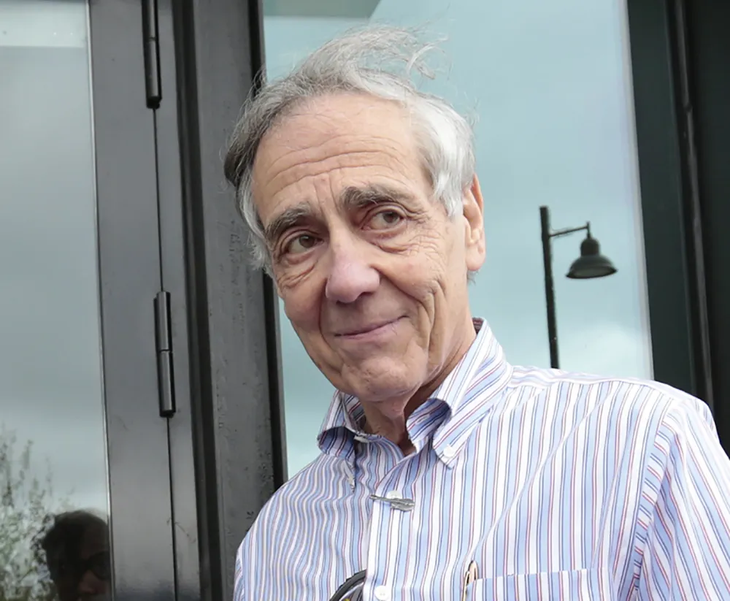 Su familia huyó de la Alemania nazi y él se hizo uno de los ...