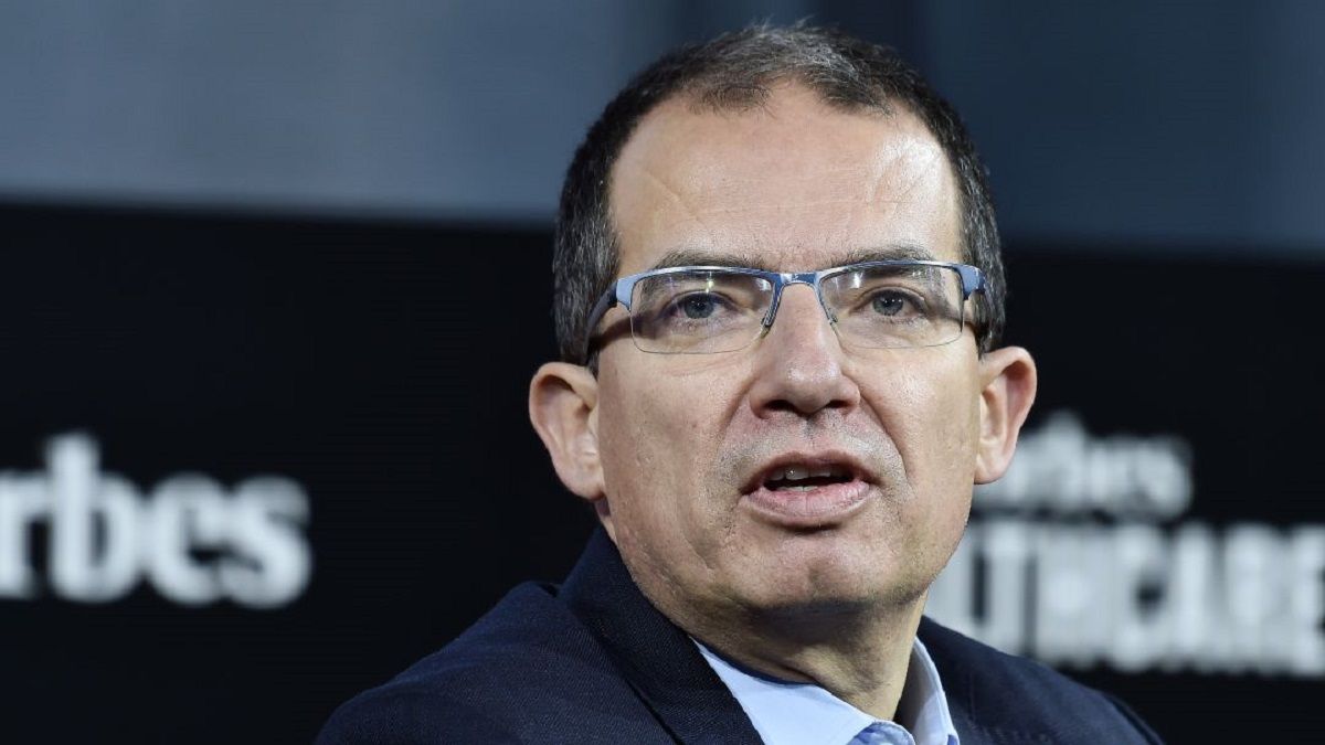 El CEO de Moderna dijo que es razonable pensar que la pandemia está en ...