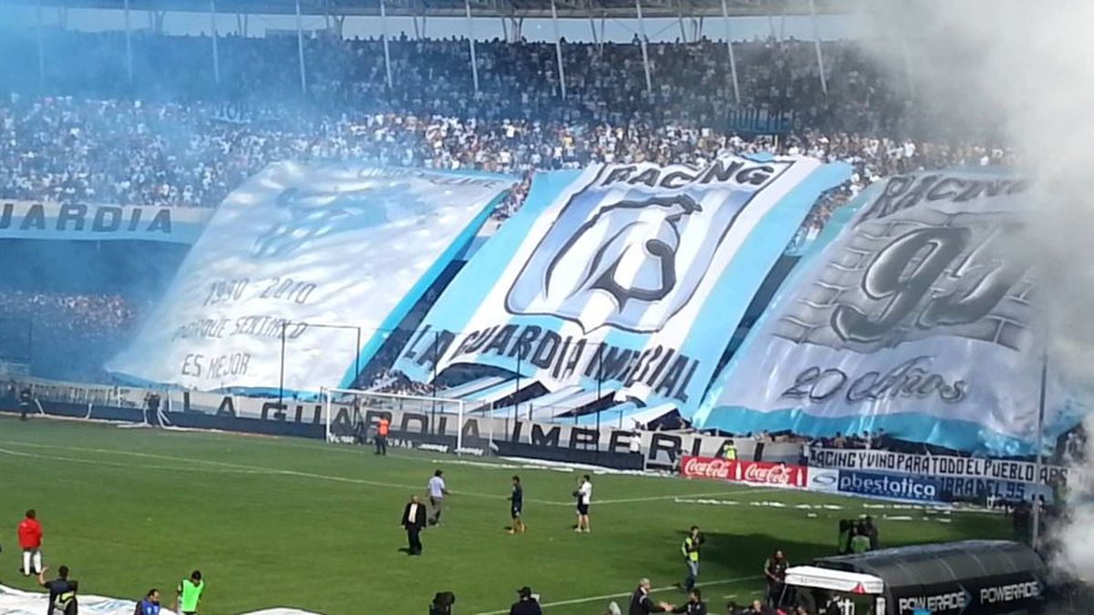 El Gobierno le aplicó derecho de admisión a otros 44 barras de Racing