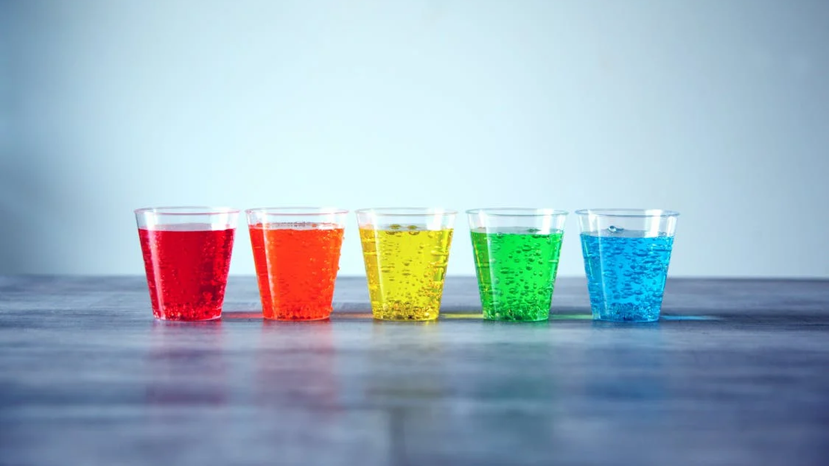 Por qué desde Harvard advierten sobre tomar soda en exceso