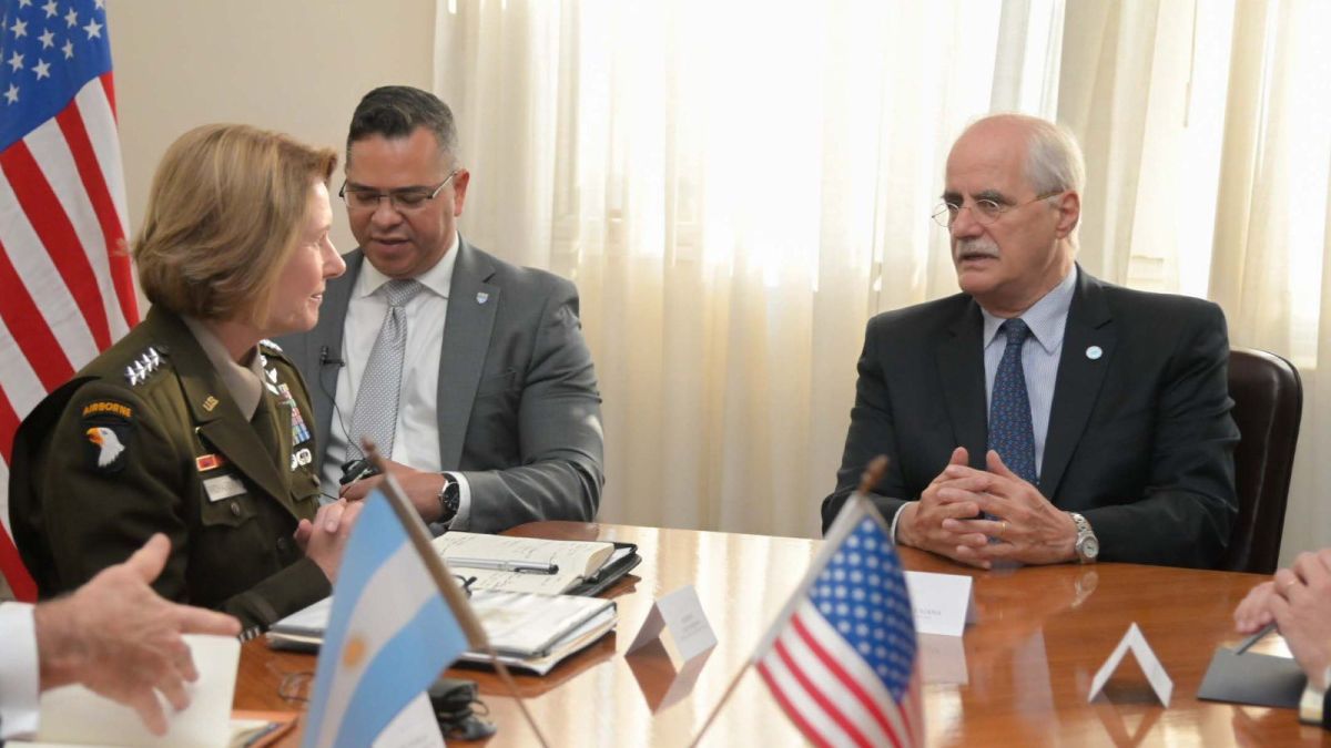 Taiana recibió a la jefa del Comando Sur de EEUU, Laura Richardson