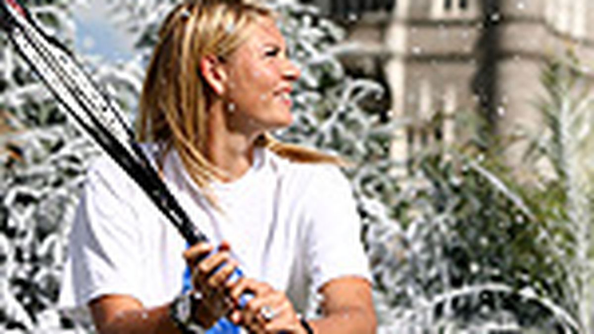 La bella tenista rusa Maria Sharapova, brindó una peculiar exhibición ...