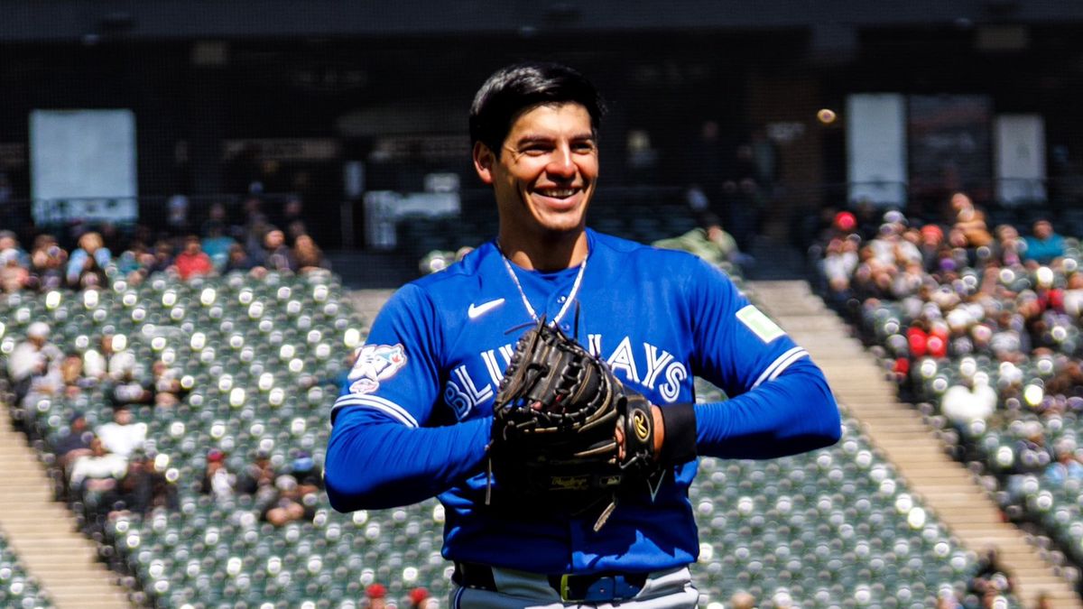 Brandon Valenzuela debuta con Blue Jays y se convierte en el mexicano ...